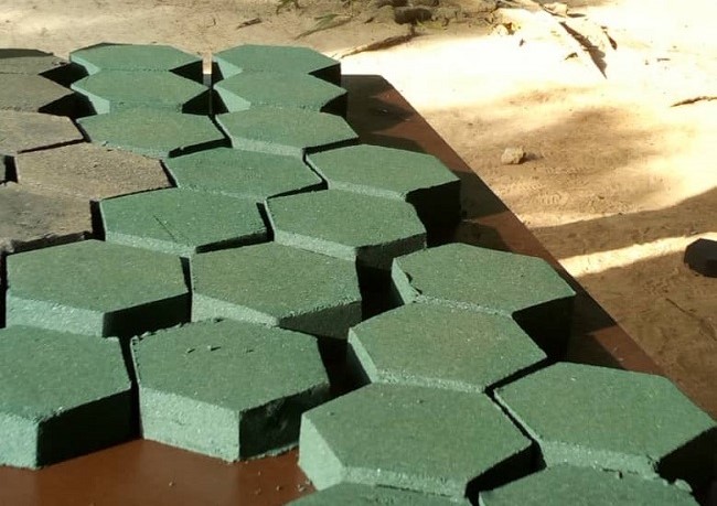 Images: Making interlocking blocks from plastic waste - EnviroNews Nigeria