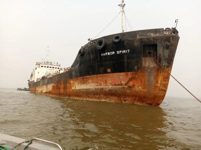 Oil theft: Security outfit apprehends vessel laden with 88,000 litres ...