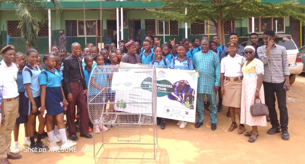 C21st Issues takes Bees Club to Lagos high school - EnviroNews - latest ...